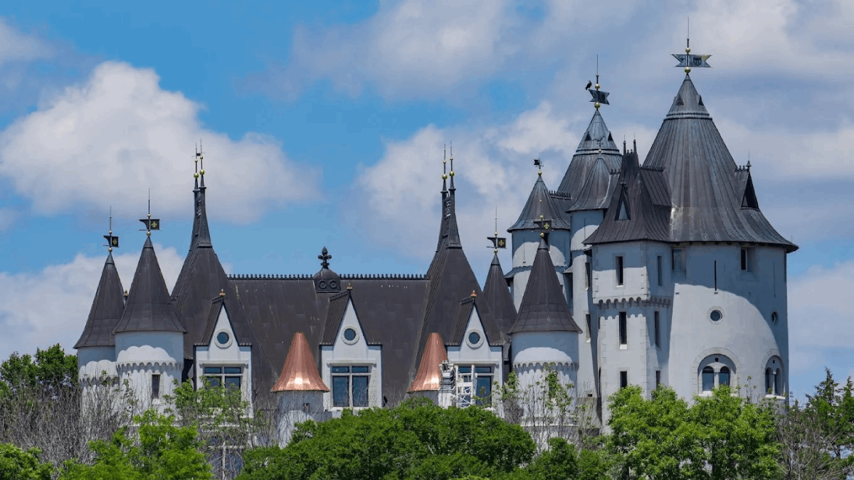 Hidden in Tennessee Is a Magical Castle That Feels Straight-Up Unreal