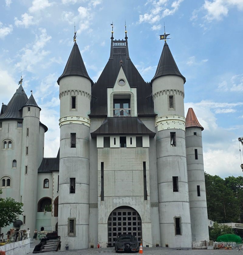 Hidden in Tennessee Is a Magical Castle That Feels Straight-Up Unreal