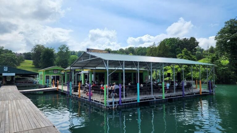 This Floating Bar In Tennessee Is The Ultimate Waterfront Hangout
