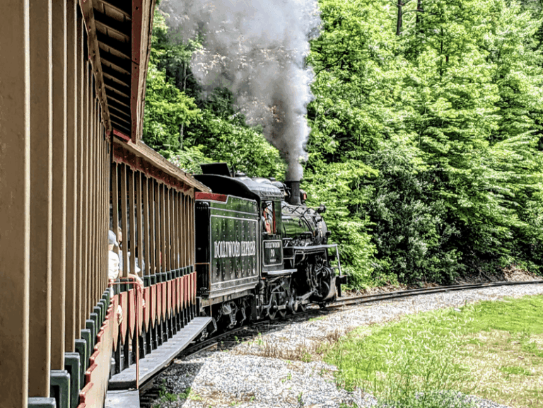 This Scenic Tennessee Train Ride Is So Beautiful, It Belongs On Your ...