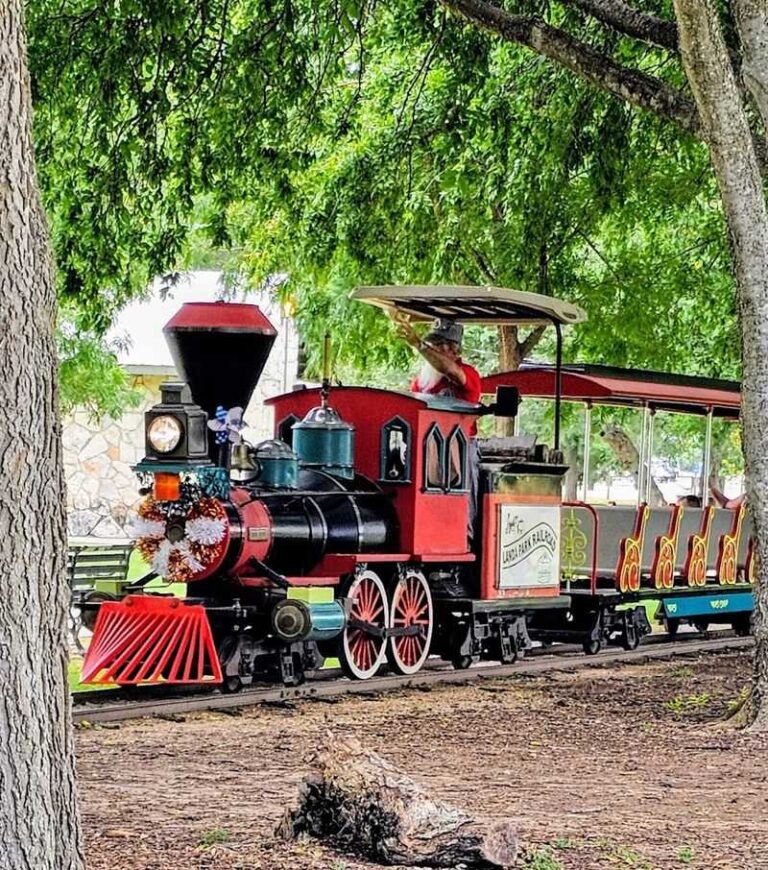 Hop Aboard This Itty-Bitty Texas Train For The Cutest Family Outing ...