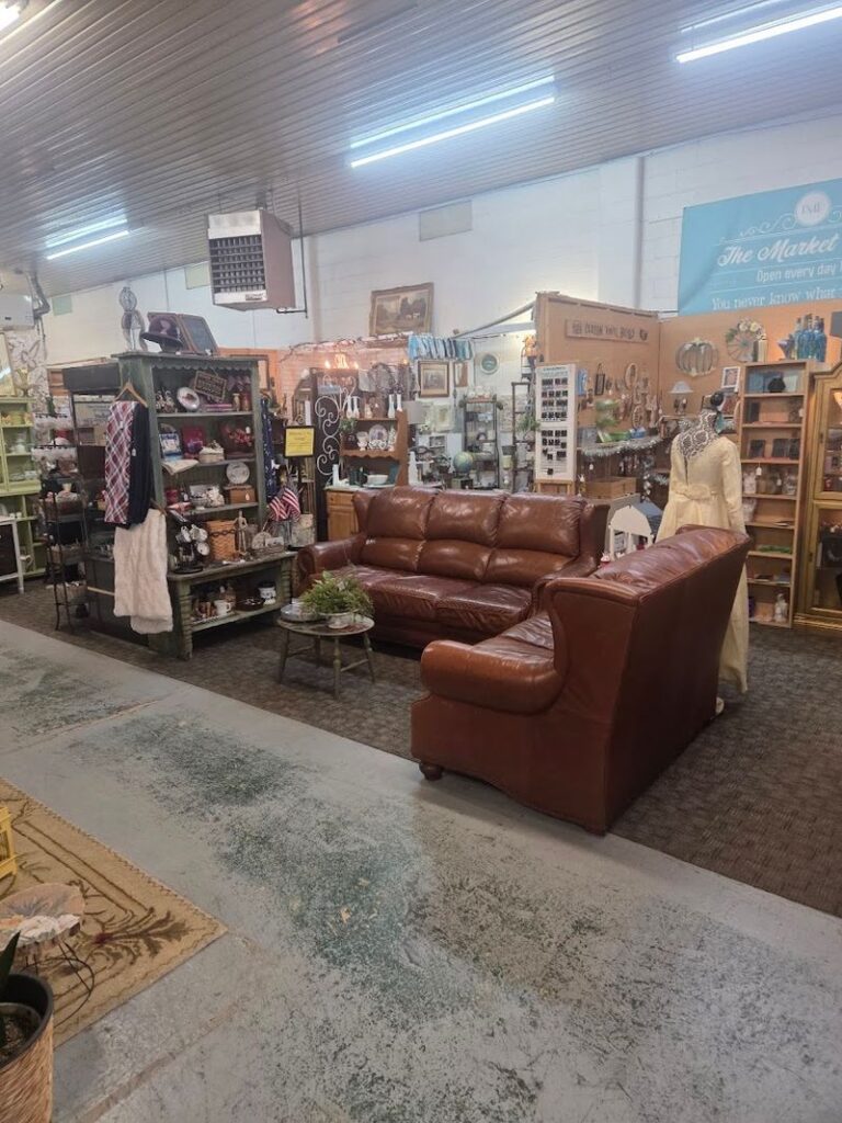 Food, Finds, and Small-Town Buzz Meet at 11 Michigan June Markets