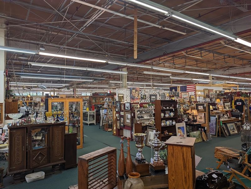 A Sneak Peek Inside A Massive Texas Antique Store Made For Wandering