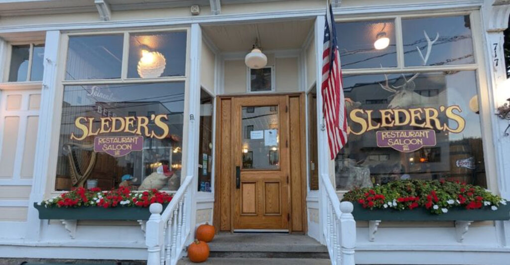 Michigan's Longest-Running Restaurant Still Draws Crowds For Burgers ...