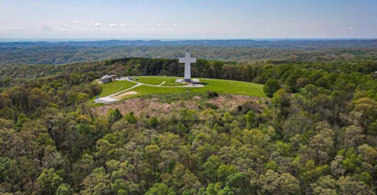 This Hilltop Cross in Illinois Is One of the Midwest’s Most Striking ...