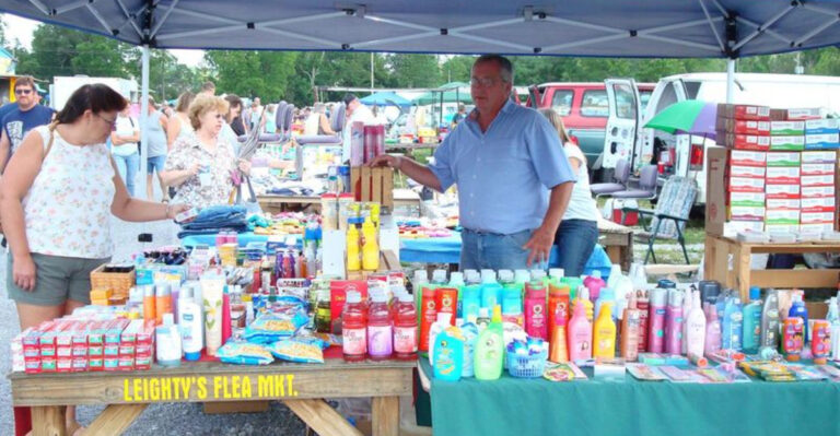 This Huge Pennsylvania Flea Market Is Packed With Amish Vendors, Fresh ...